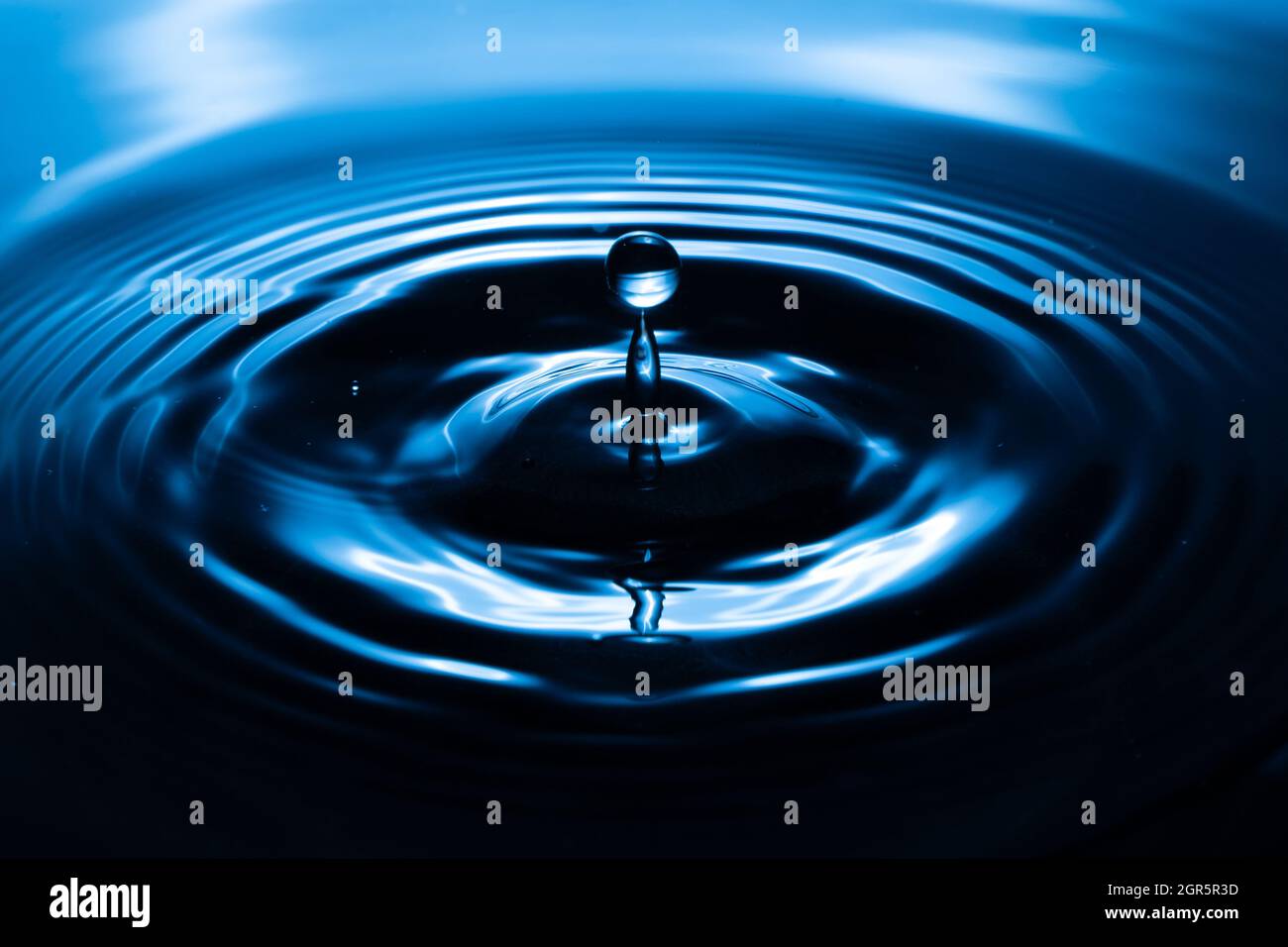 Closeup of water drop splash under the lights - perfect for wallpapers ...