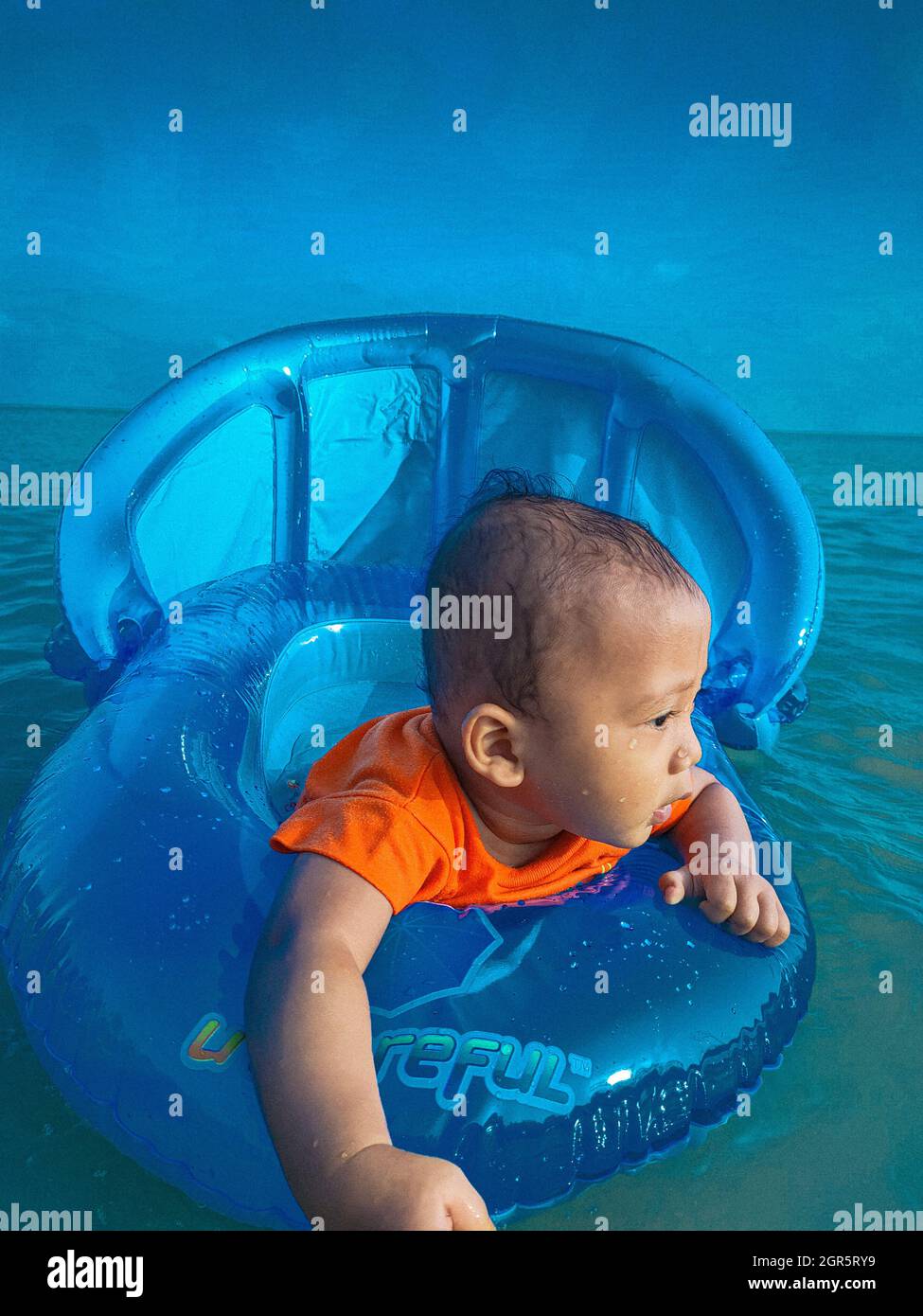 Boy sinking underwater in swimming hi-res stock photography and images ...