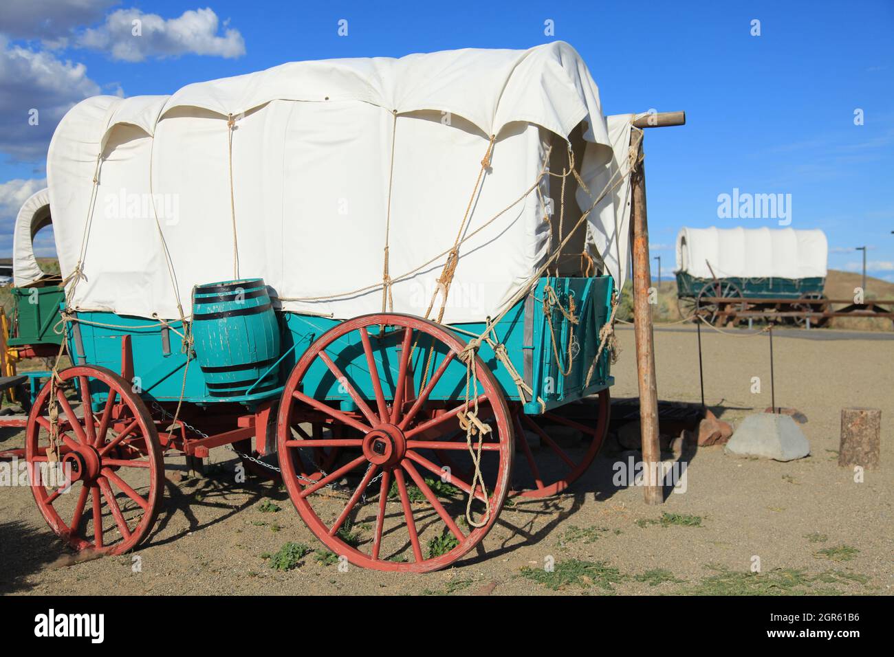 Oregon trail wagons hi-res stock photography and images - Alamy