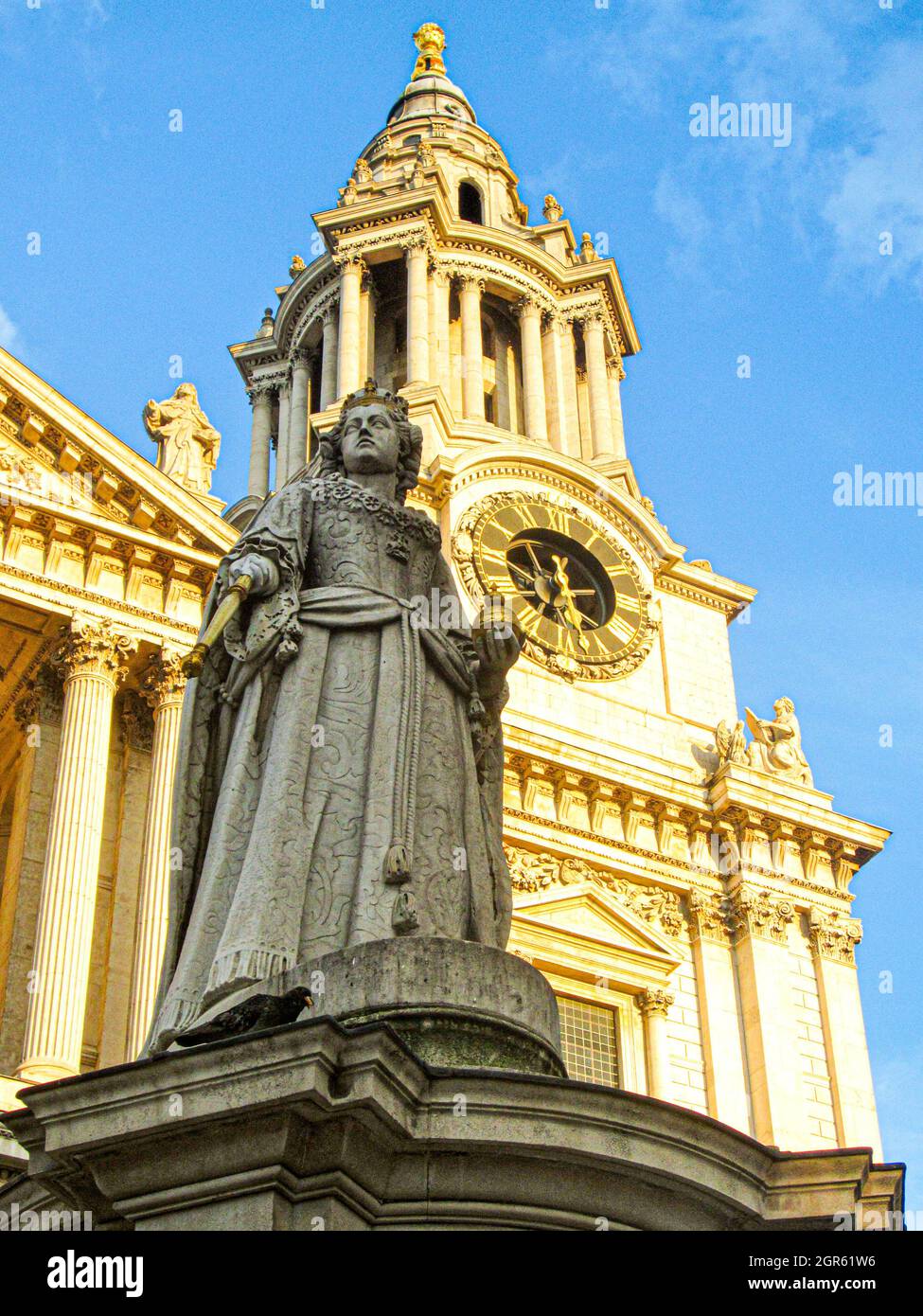 Famous Statue of Queen Anne outside the St. Paul Cathedral in London ...