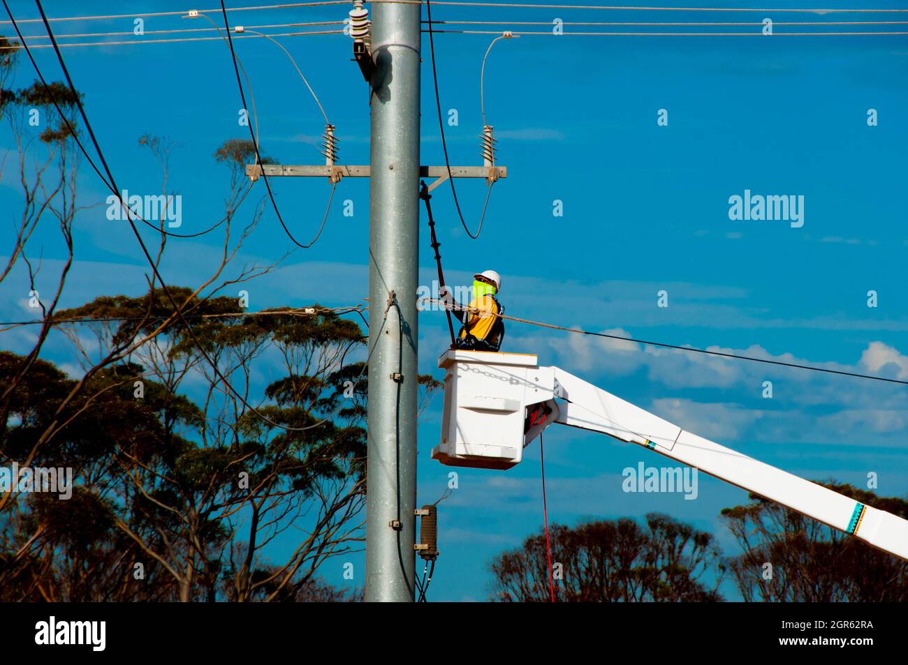 Men working on electricity pylon hi-res stock photography and images ...