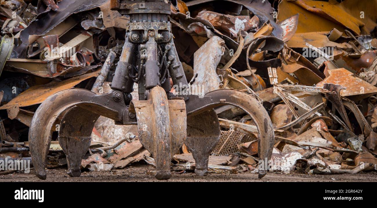 Claw loading hi-res stock photography and images - Alamy