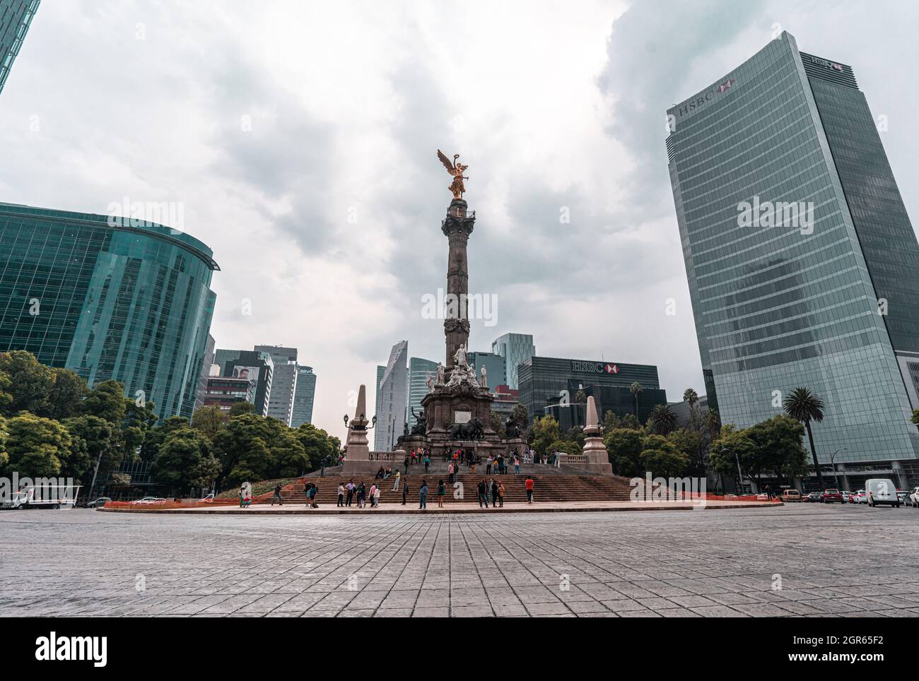 Horizon shot by a wide angle view for The Angel of Independence in ...