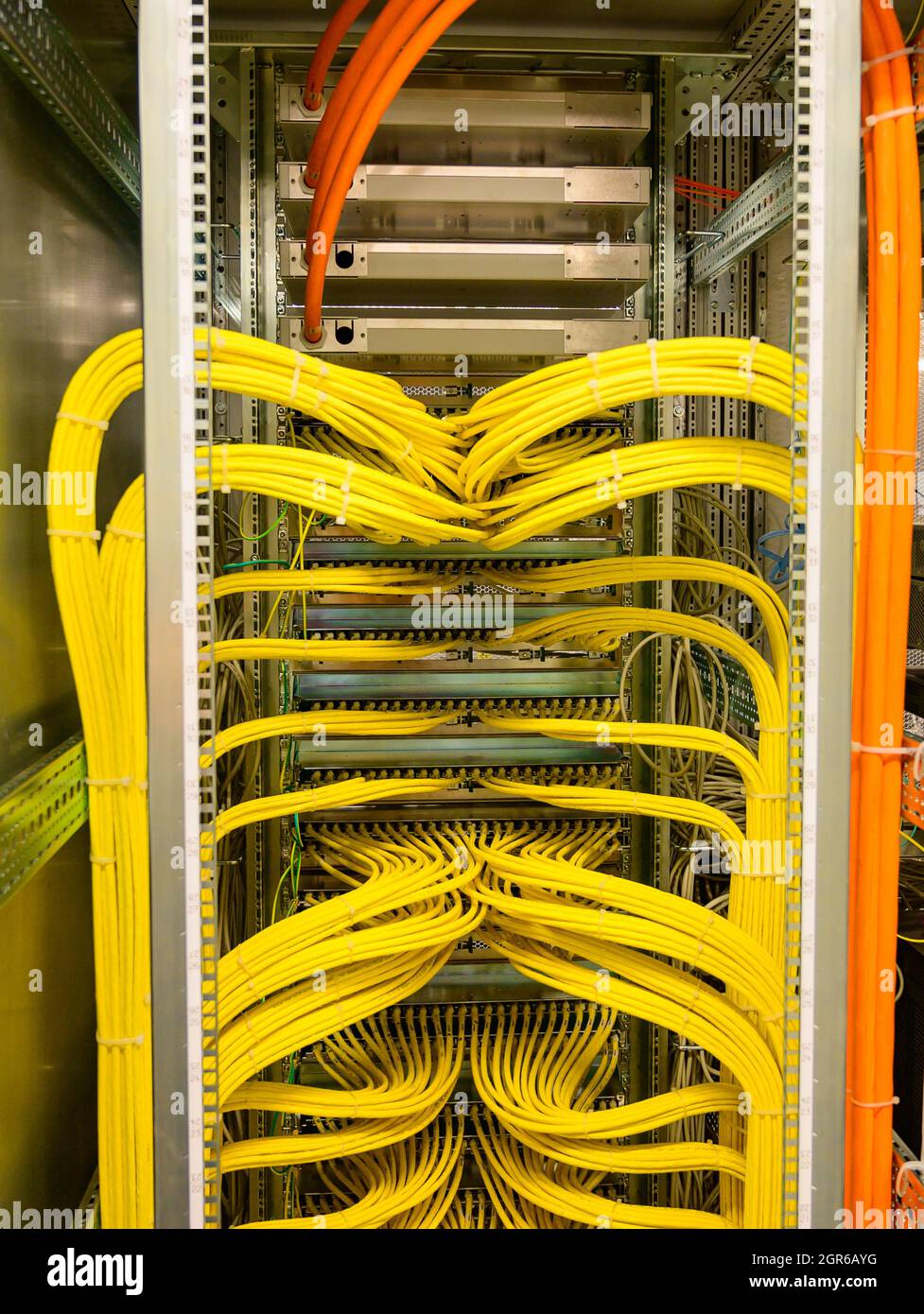 Computer cluster hi-res stock photography and images - Alamy