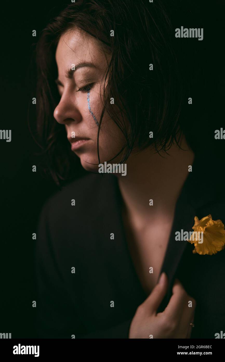 Make up beauty headshot studio glitter hi-res stock photography and ...