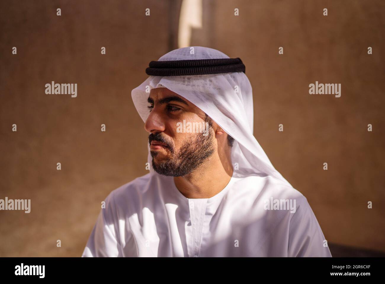 Saudi man dishdash hi-res stock photography and images - Alamy