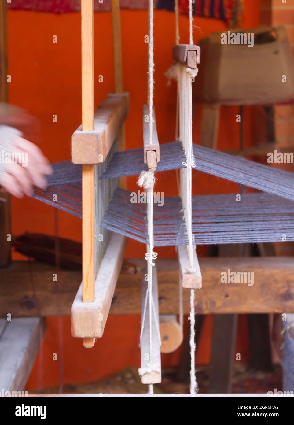 Weaving frame loom hi-res stock photography and images - Alamy