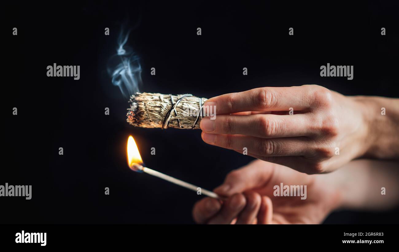 Smudge ceremony hi-res stock photography and images - Alamy