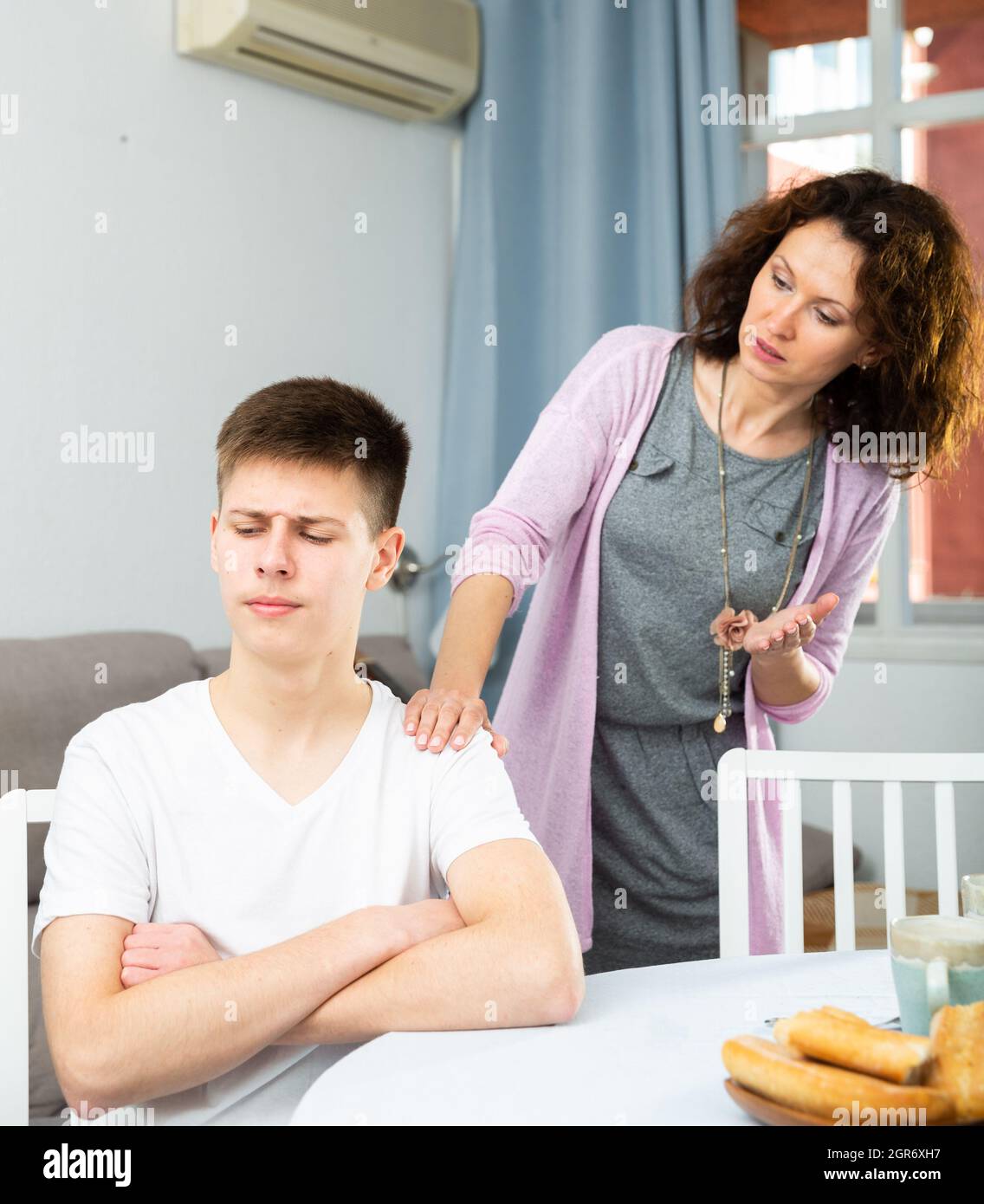 Mother scolding troubled teen boy Stock Photo - Alamy