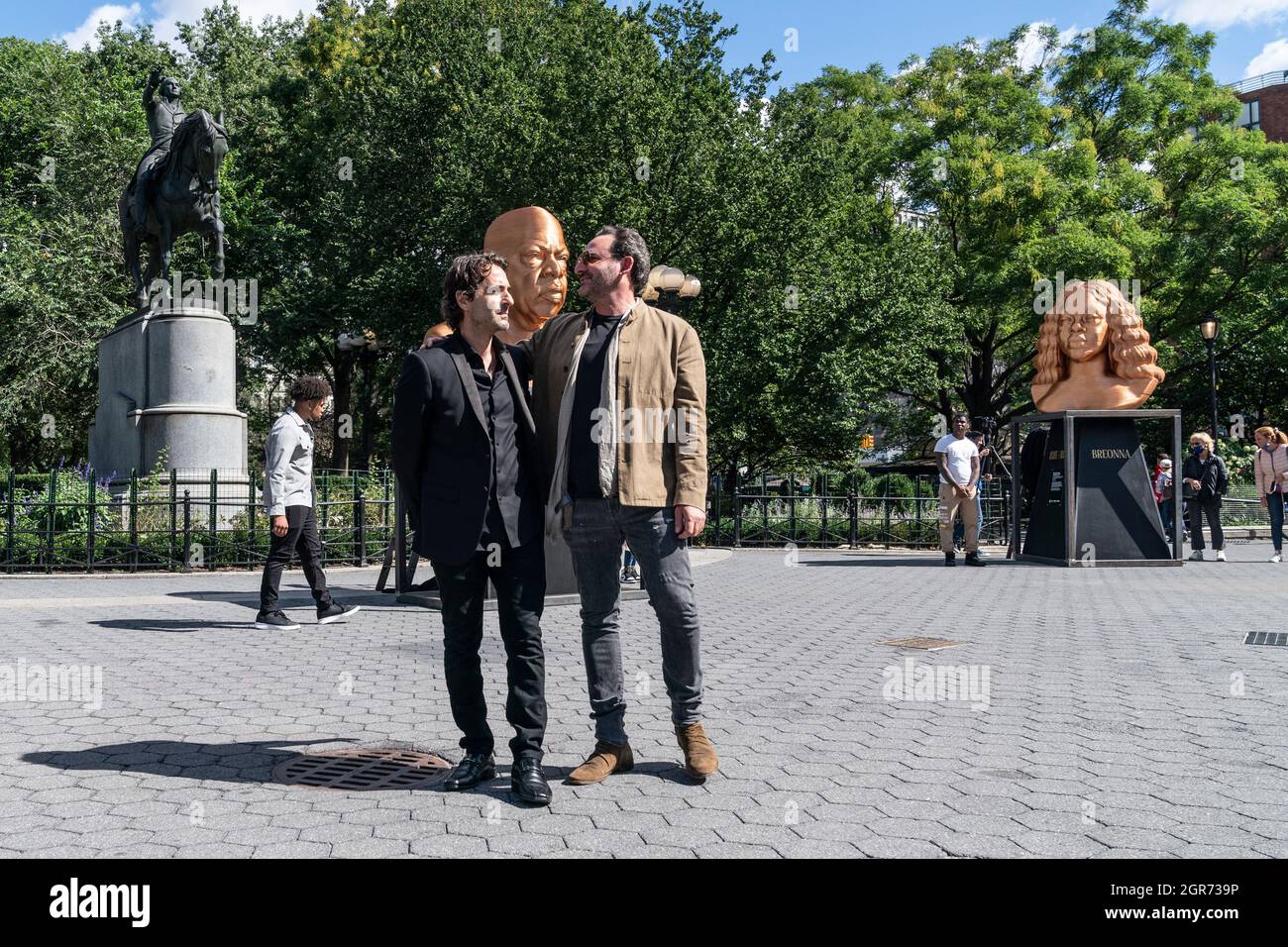 New York, NY - September 30, 2021: Artist Chris Carnabuci Confront Art ...