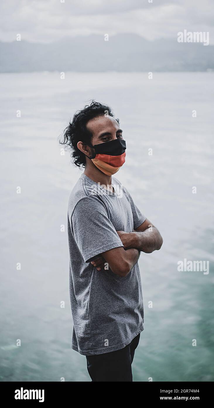 Man sunglasses mask sea hi-res stock photography and images - Alamy
