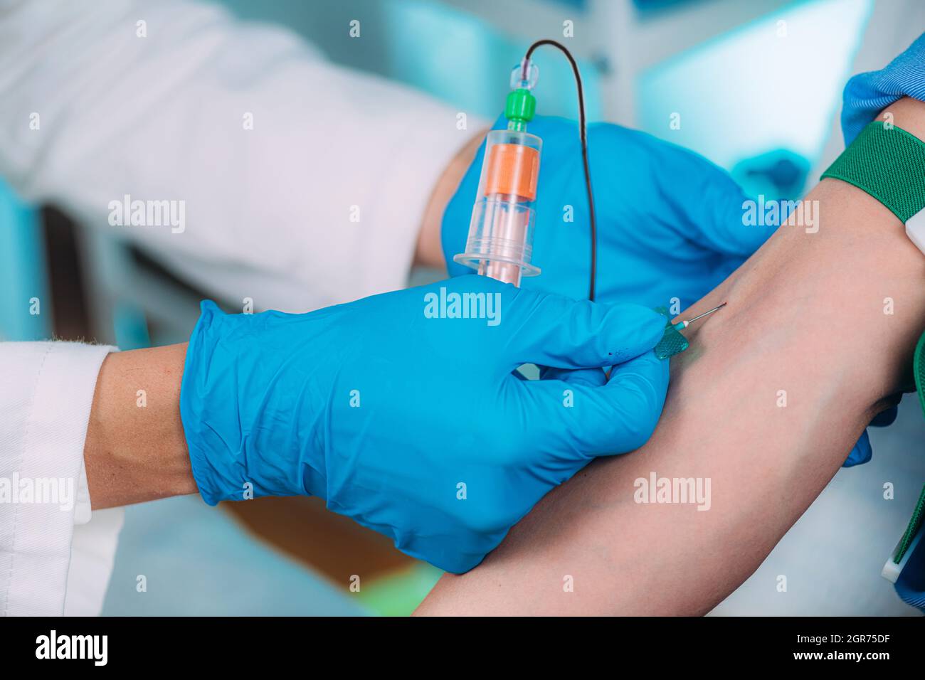 Drawing blood close up hi-res stock photography and images - Alamy