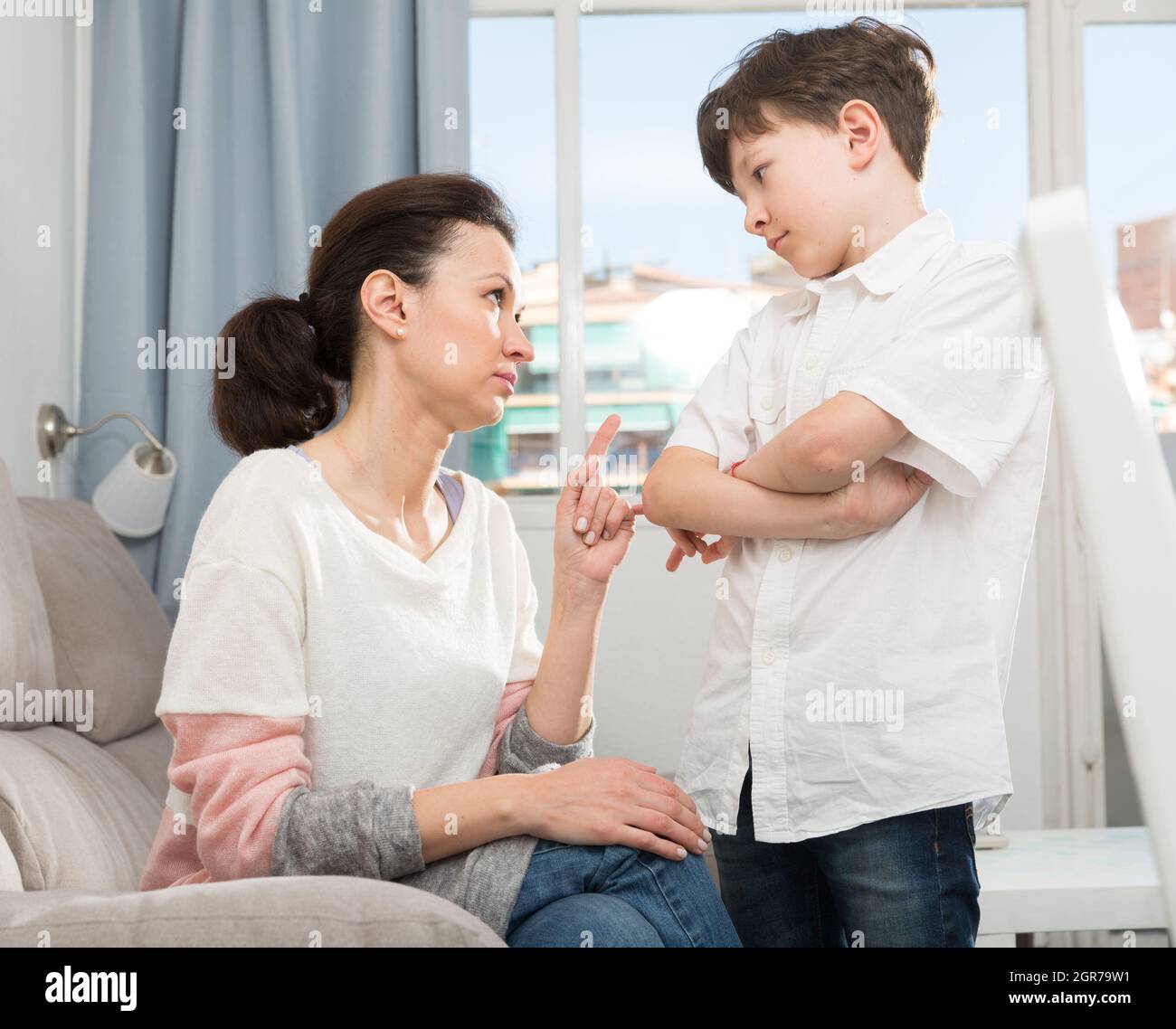 Defiant pose hi-res stock photography and images - Alamy