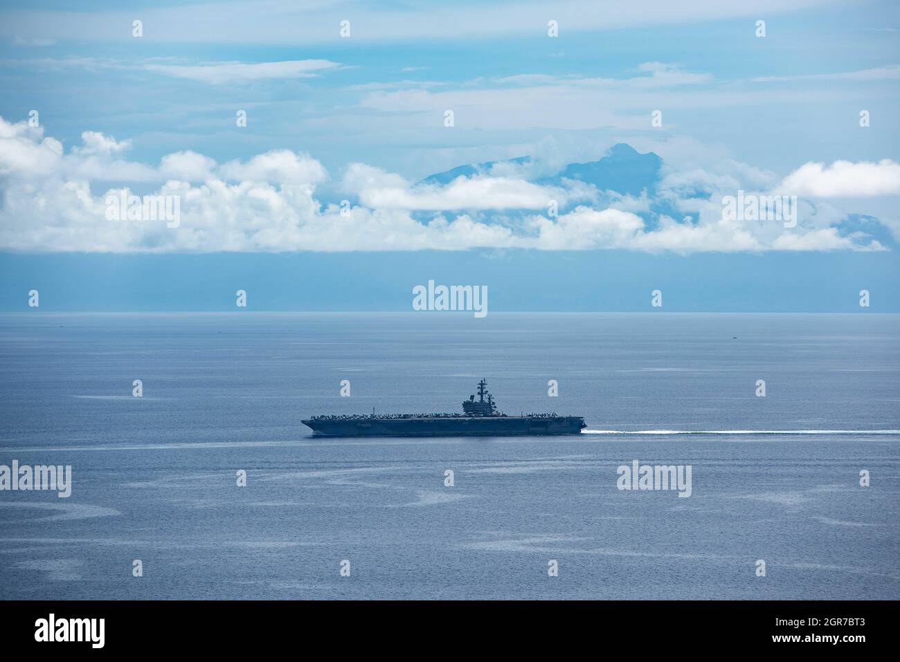 a210927-N-RF825-1034 SAN BERNARDINO STRAIT (Sept. 27, 2021) The U.S ...