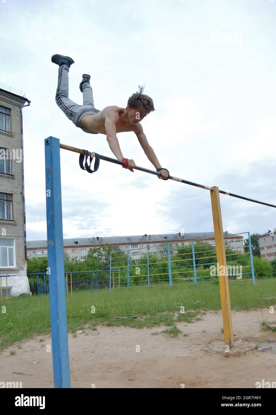 Kovrov, Russia. 16 June 2017. Teen is engaged in discipline gimbarr on a horizontal bar in the ...
