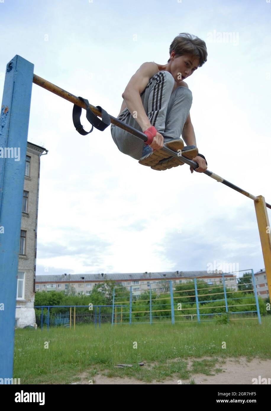 Kovrov, Russia. 16 June 2017. Teen is engaged in discipline gimbarr on a horizontal bar in the ...