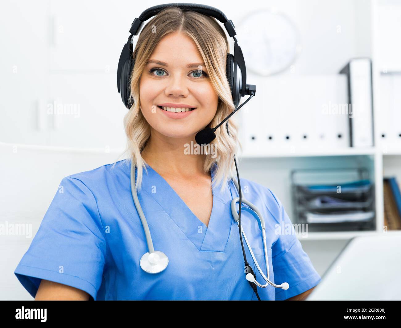 Medical call center hi-res stock photography and images - Alamy
