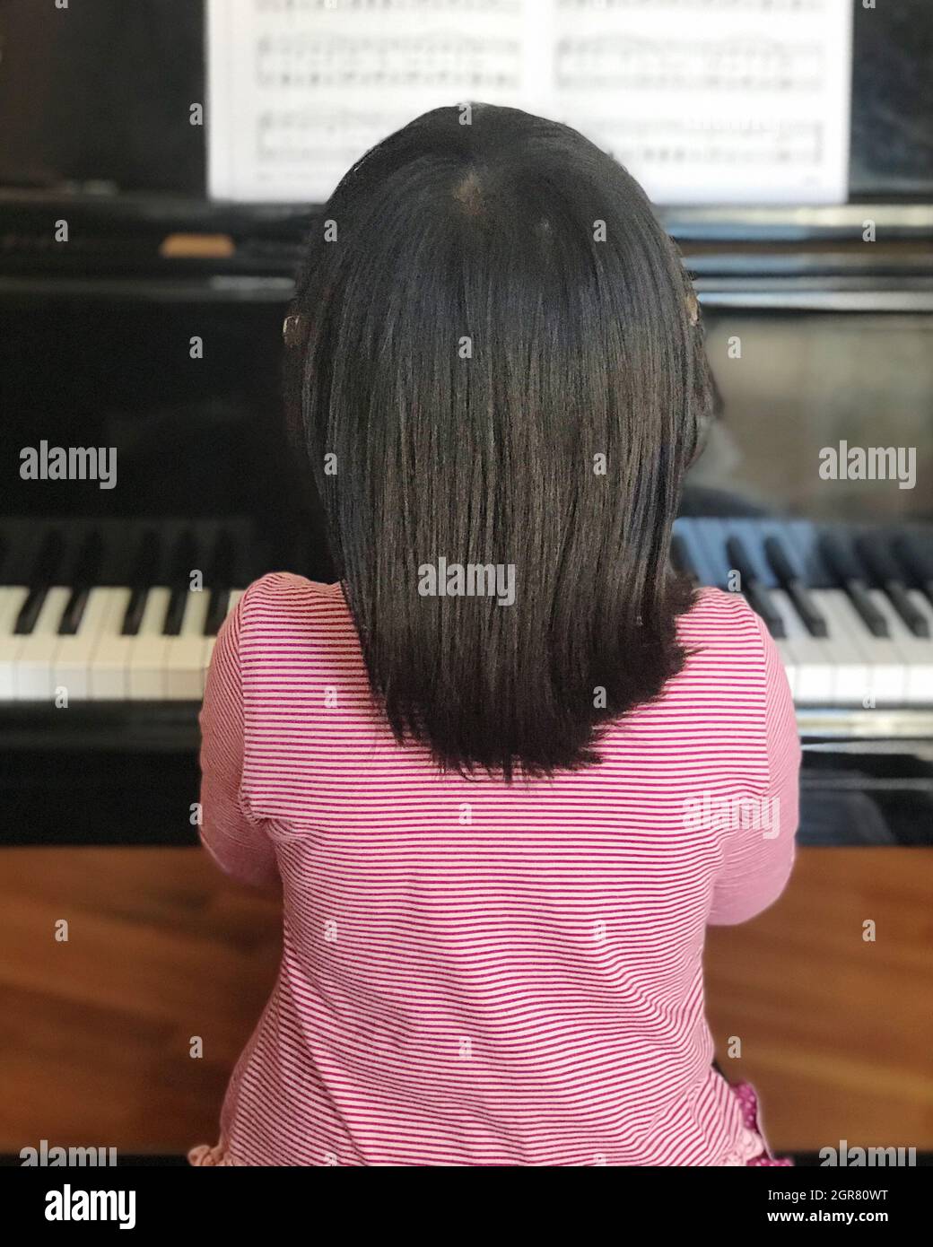 Electric keyboard rear hi-res stock photography and images - Alamy