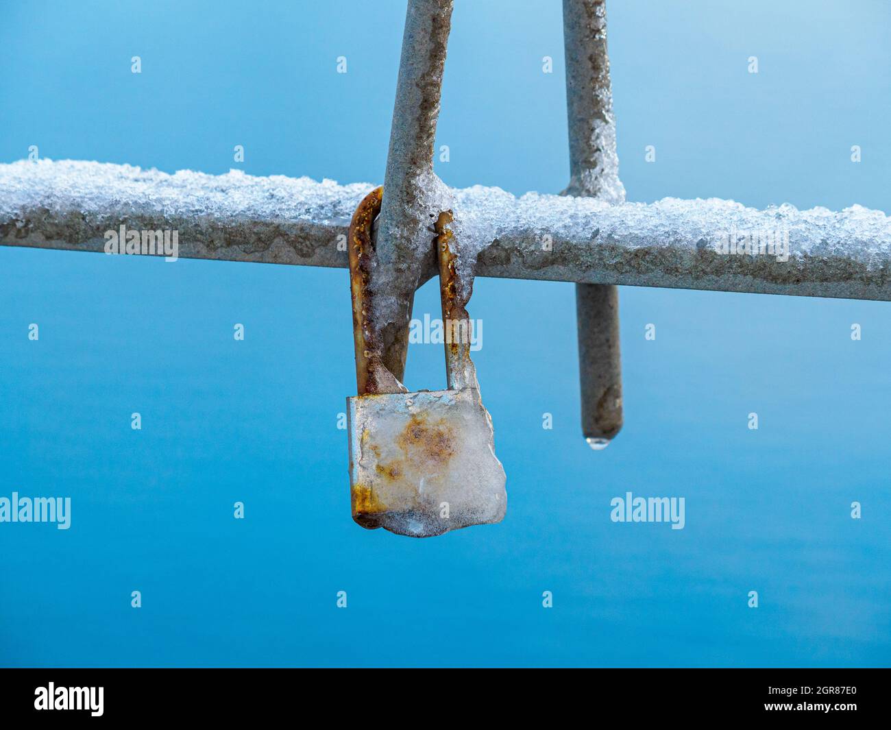 Iron chain railing hi-res stock photography and images - Alamy