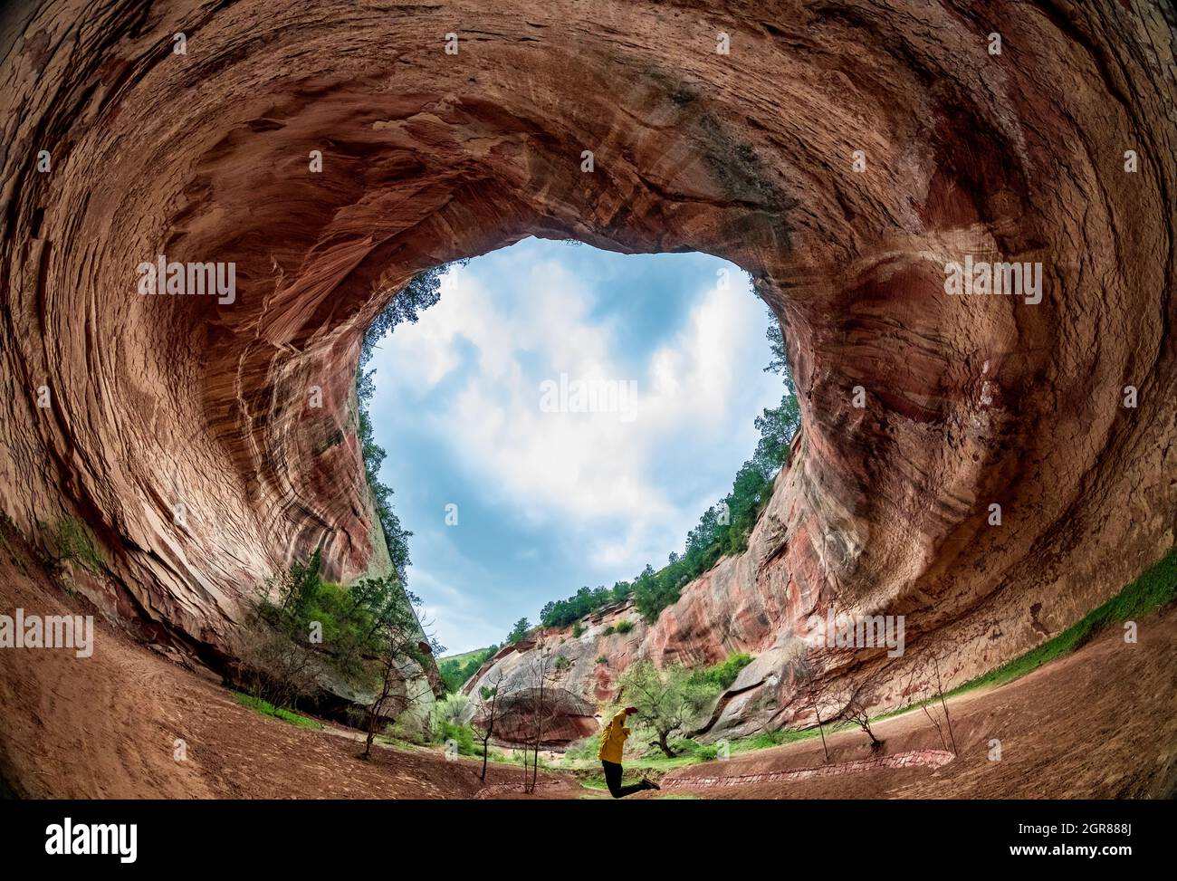 Heart shaped cave in rock formation hi-res stock photography and images ...