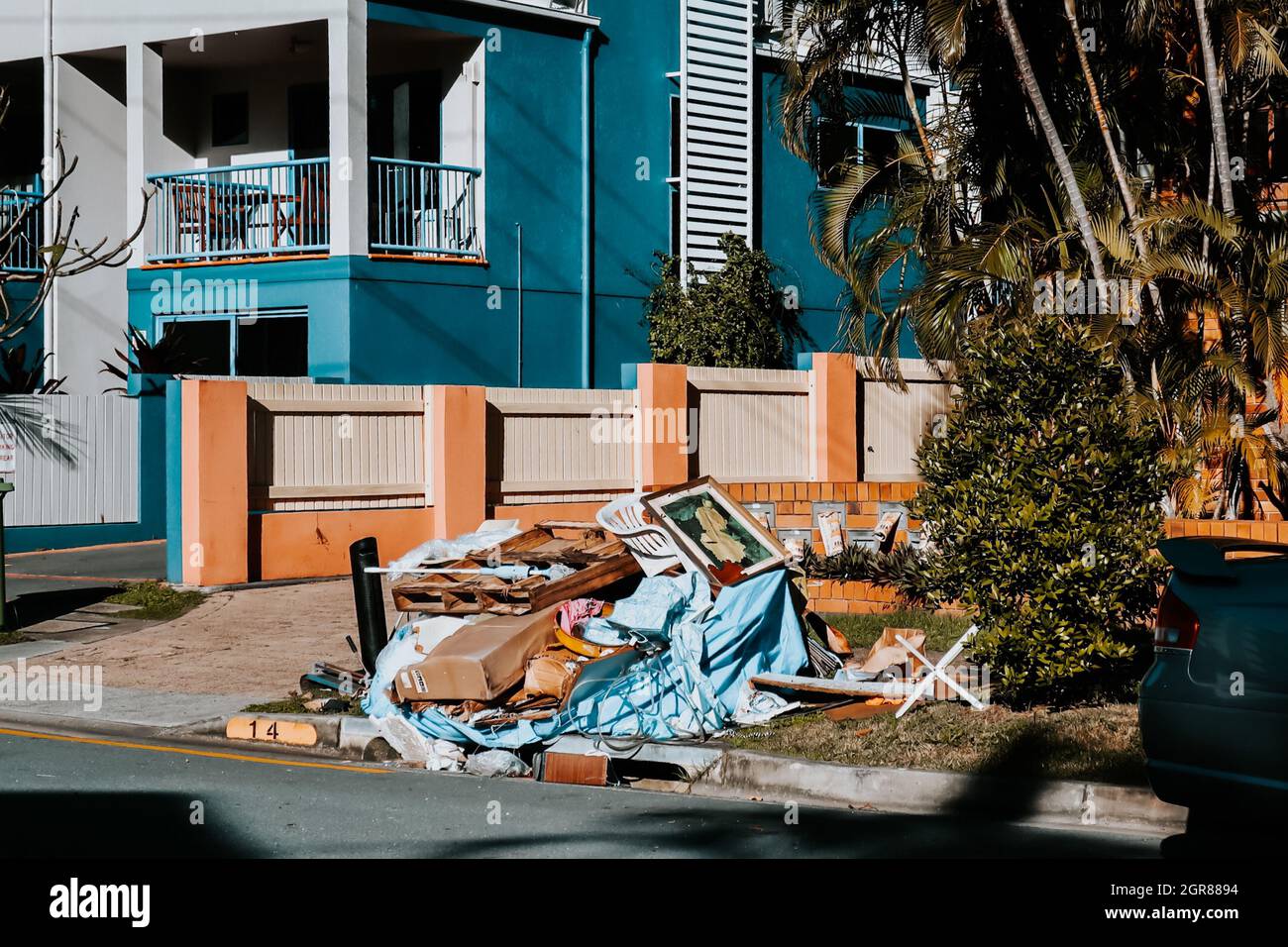 Pile garbage in front house hi-res stock photography and images - Alamy