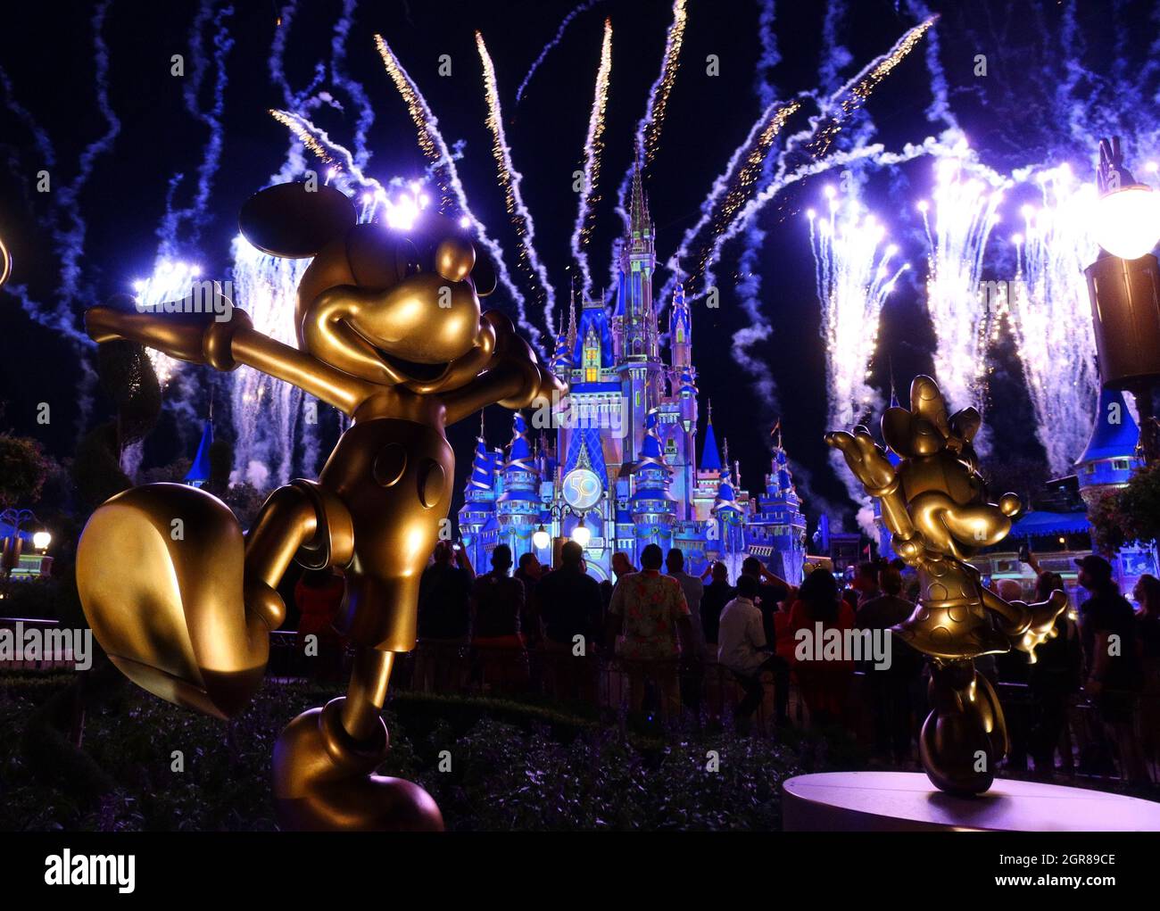 Minnie mouse credit disney hi-res stock photography and images - Alamy