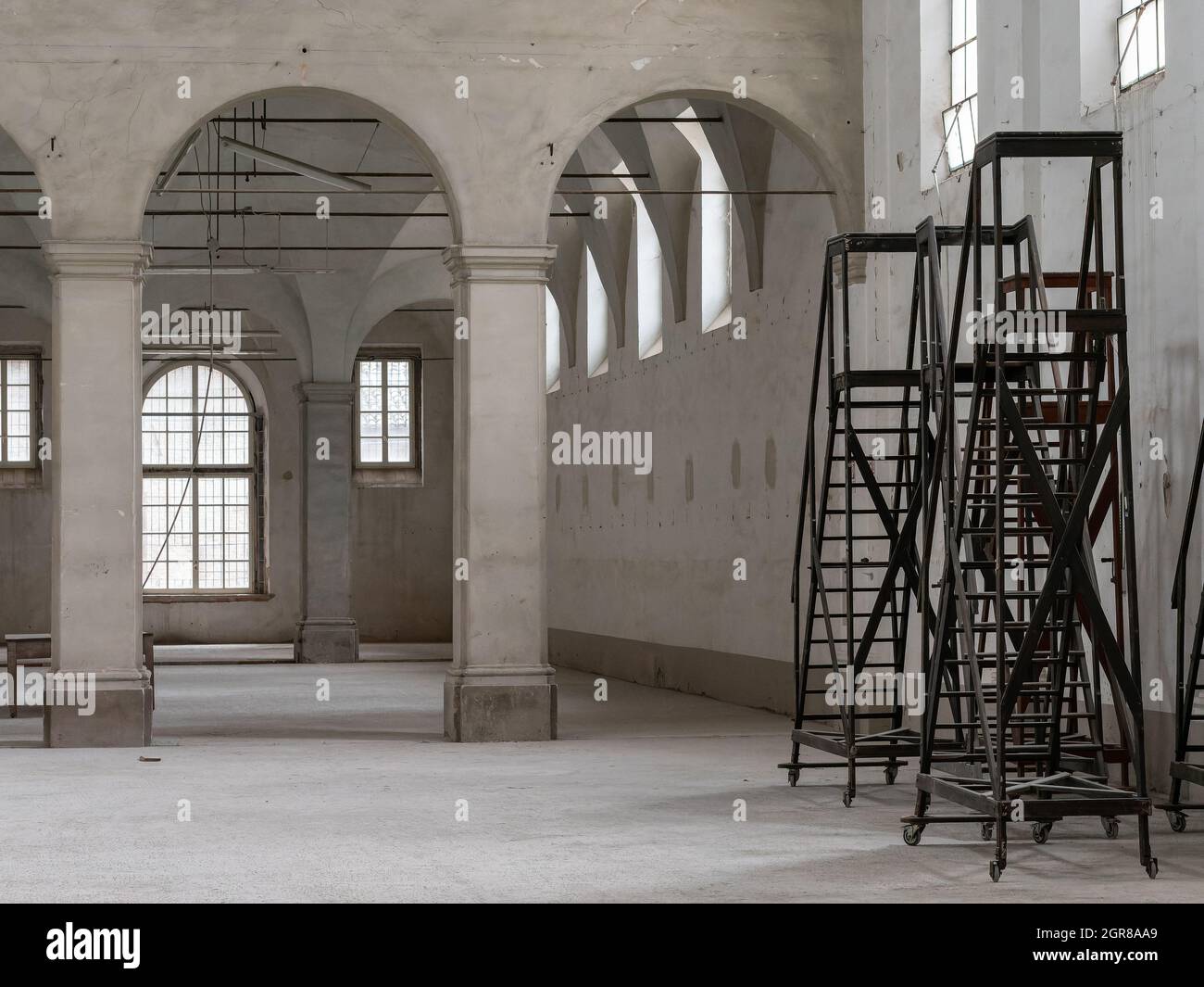 Damaged hospital building hi-res stock photography and images - Alamy