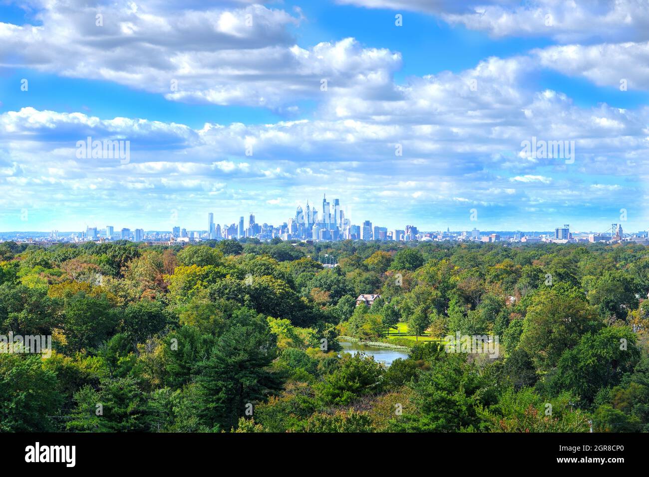 Philadelphia skyline philadelphia autumn hi-res stock photography and ...