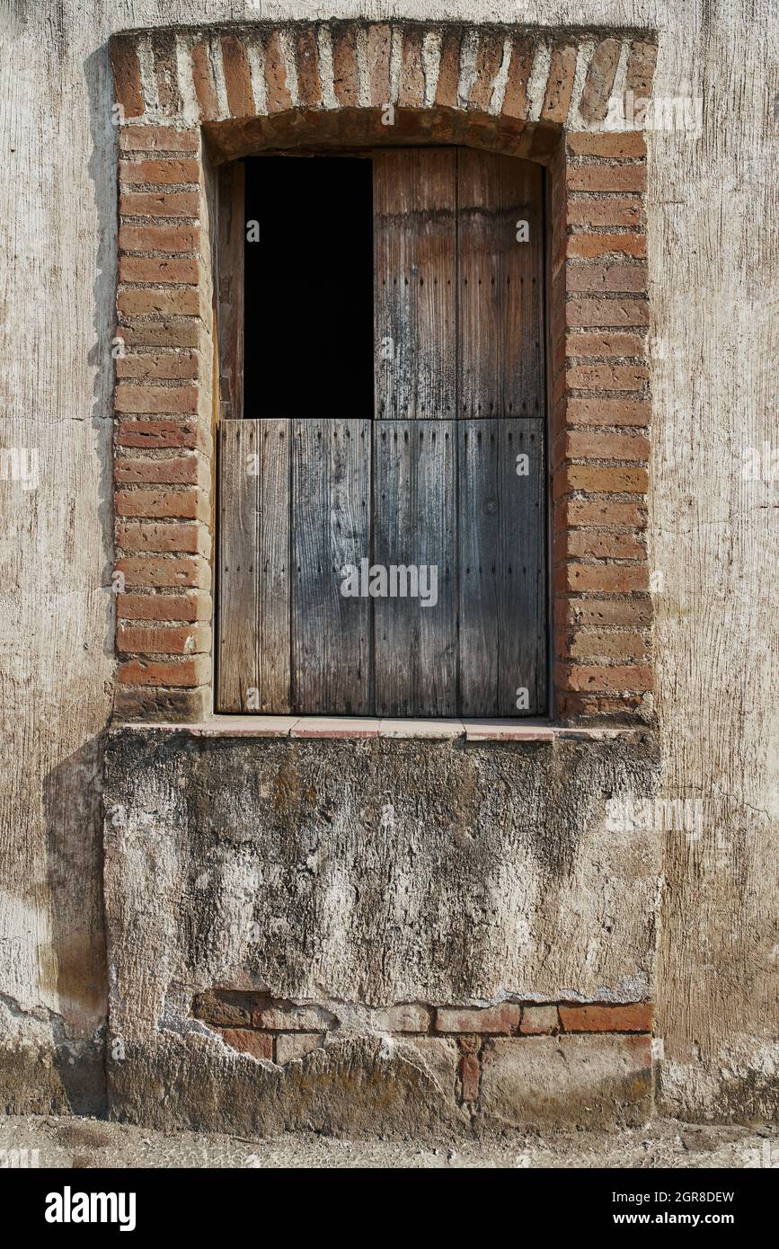 Roughed up and deteriorated facade with very rustic old Stock Photo - Alamy