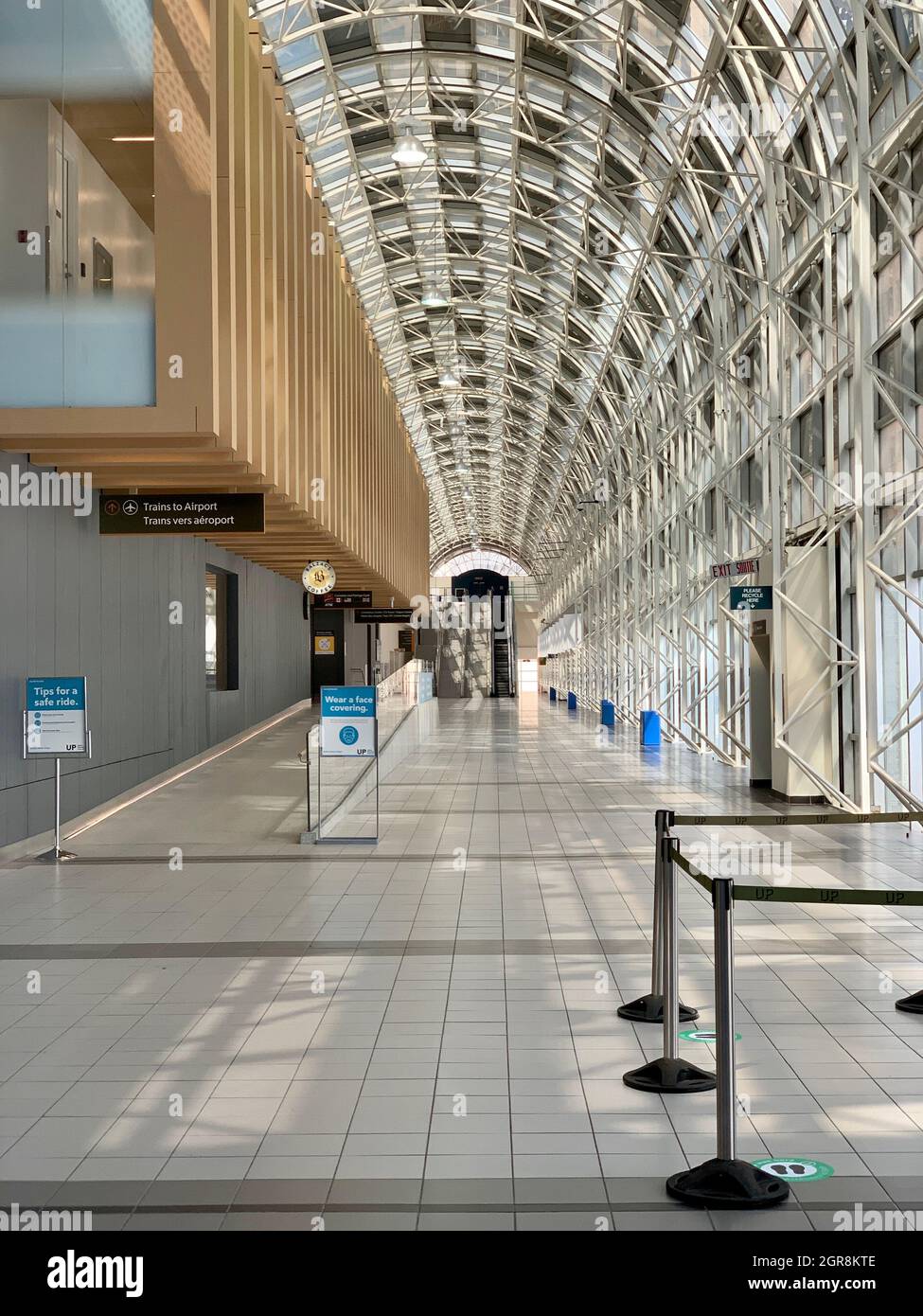 Terminal arcade hi-res stock photography and images - Alamy