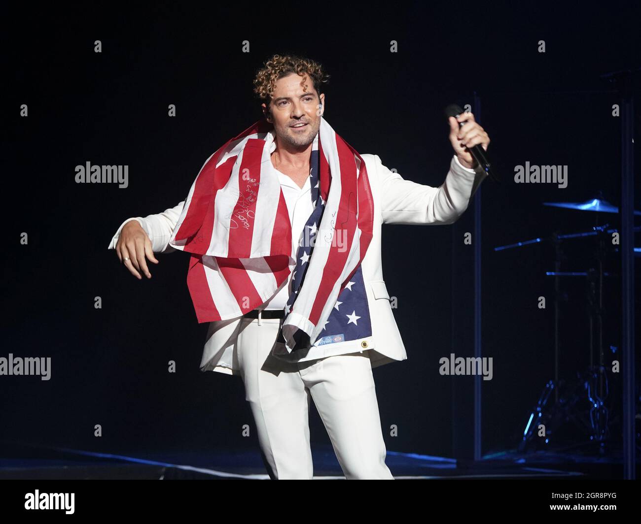 Miami Beach, FL - SEP 30: David Bisbal performs during his Gira En Tus ...