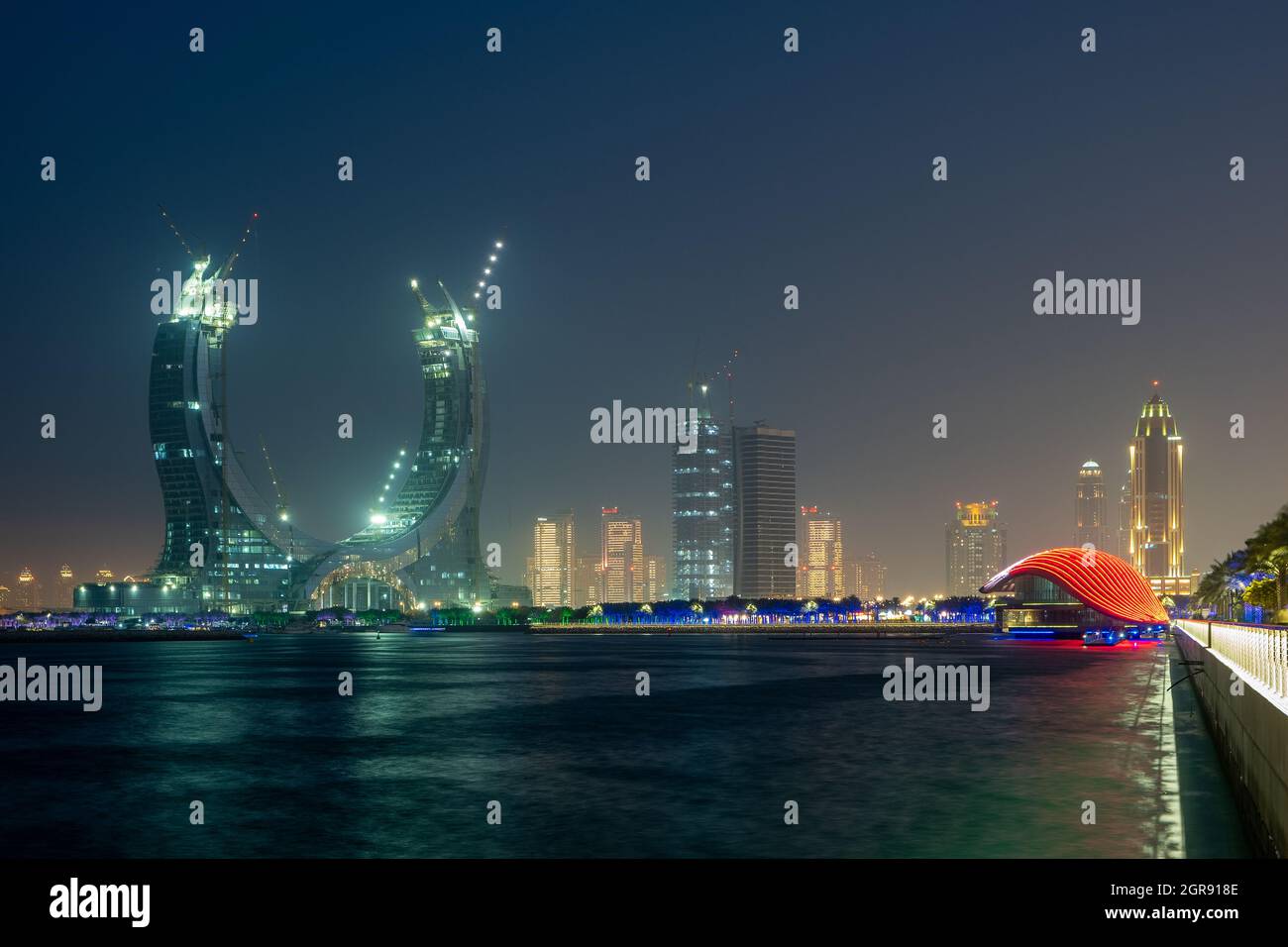 Lusail building hi-res stock photography and images - Alamy