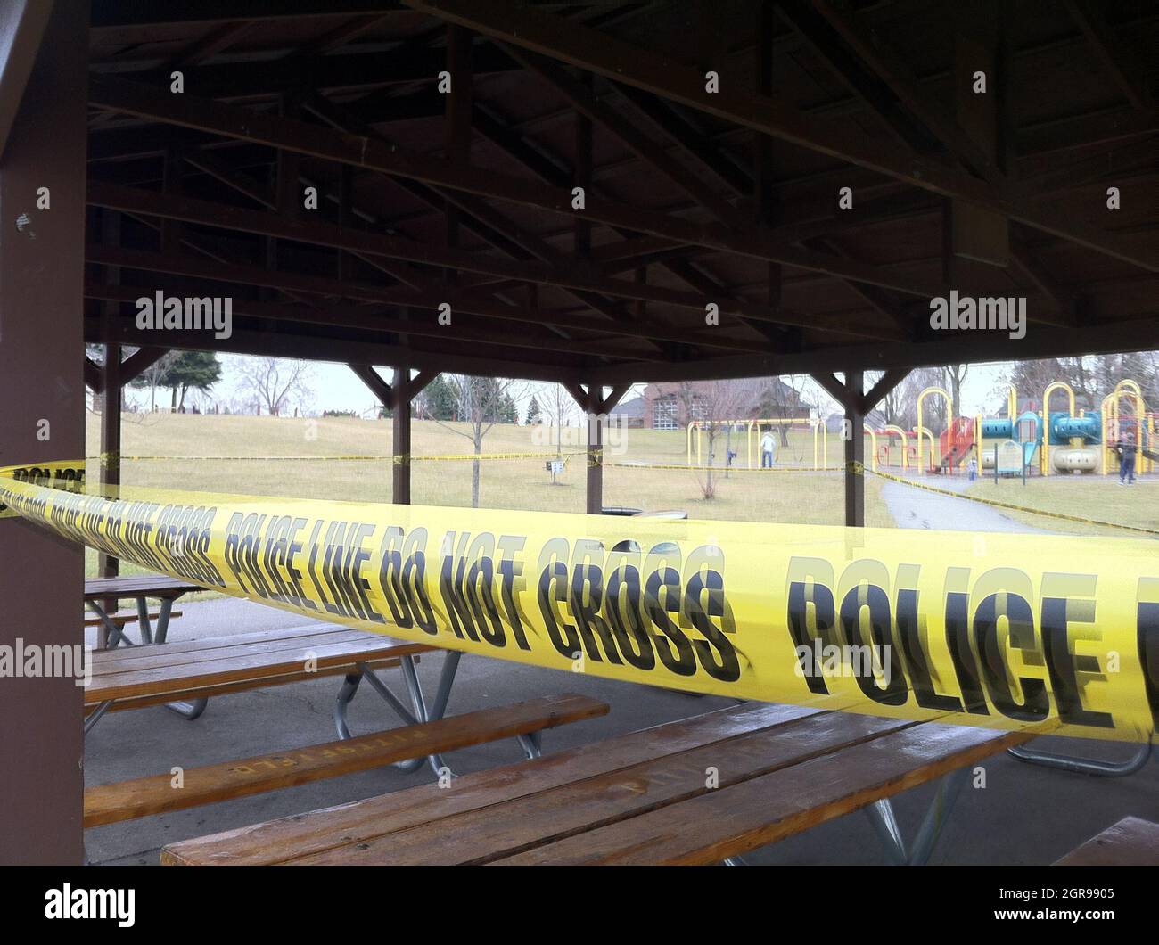 Exterior crime scene police cordon hi-res stock photography and images ...