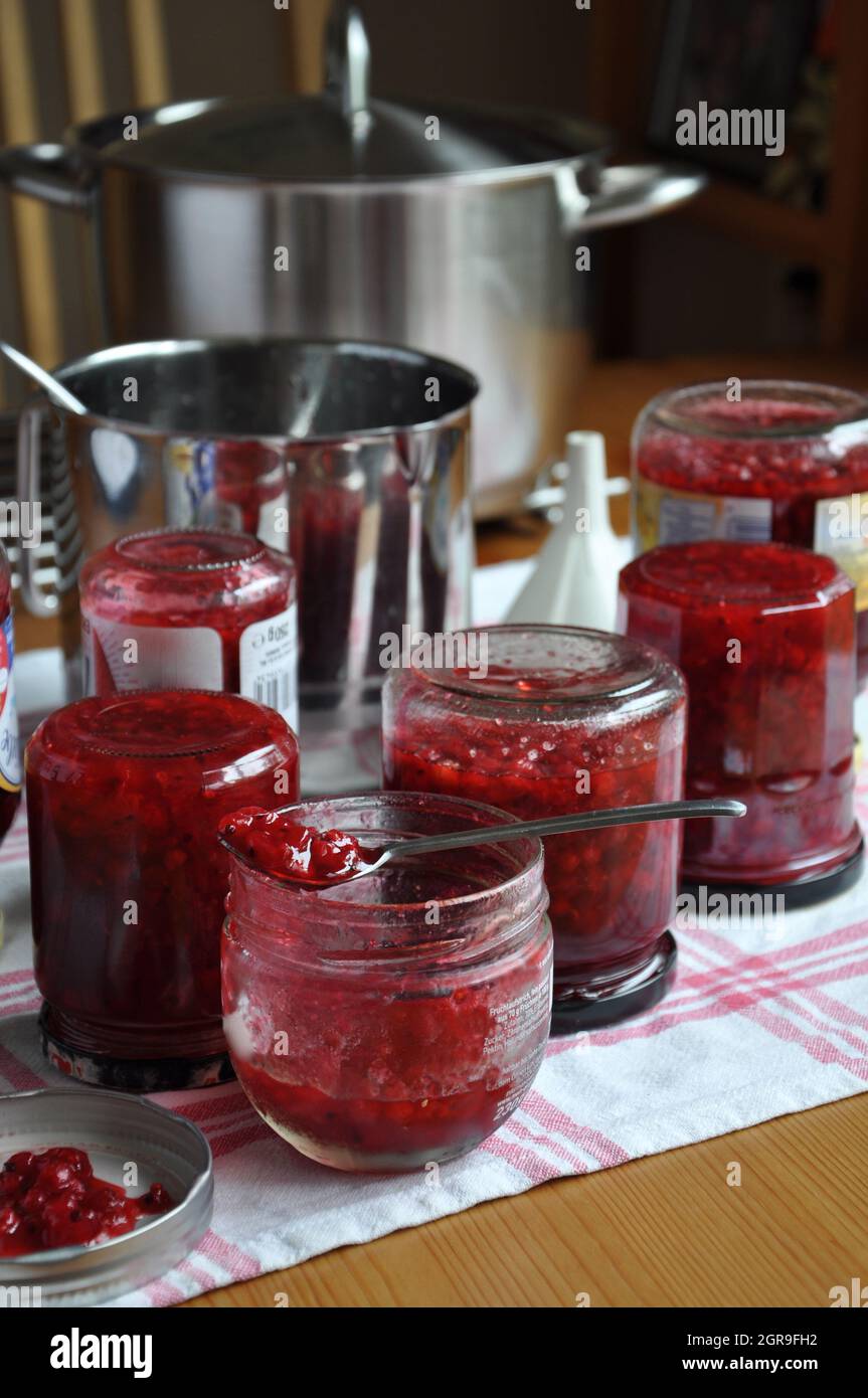 Fill jam jar hi-res stock photography and images - Alamy