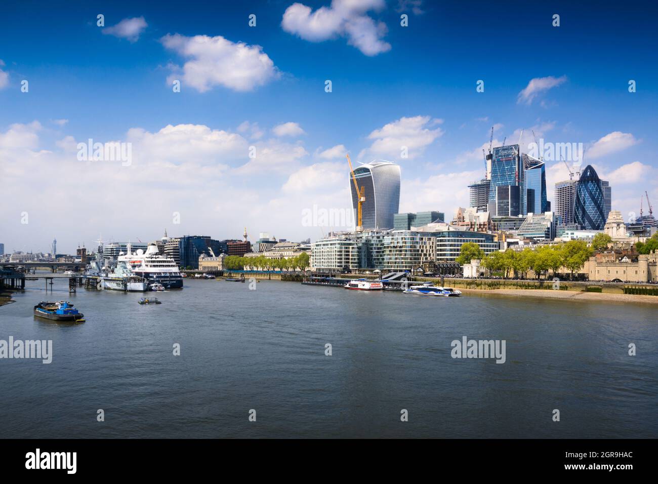 London city hall assembly building hi-res stock photography and images ...