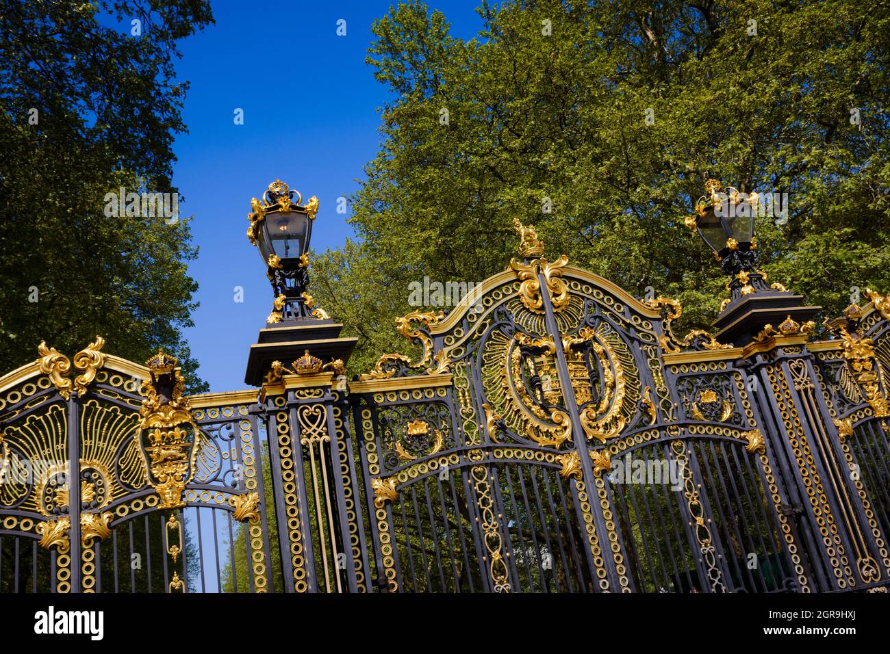 St james park gate london hi-res stock photography and images - Alamy