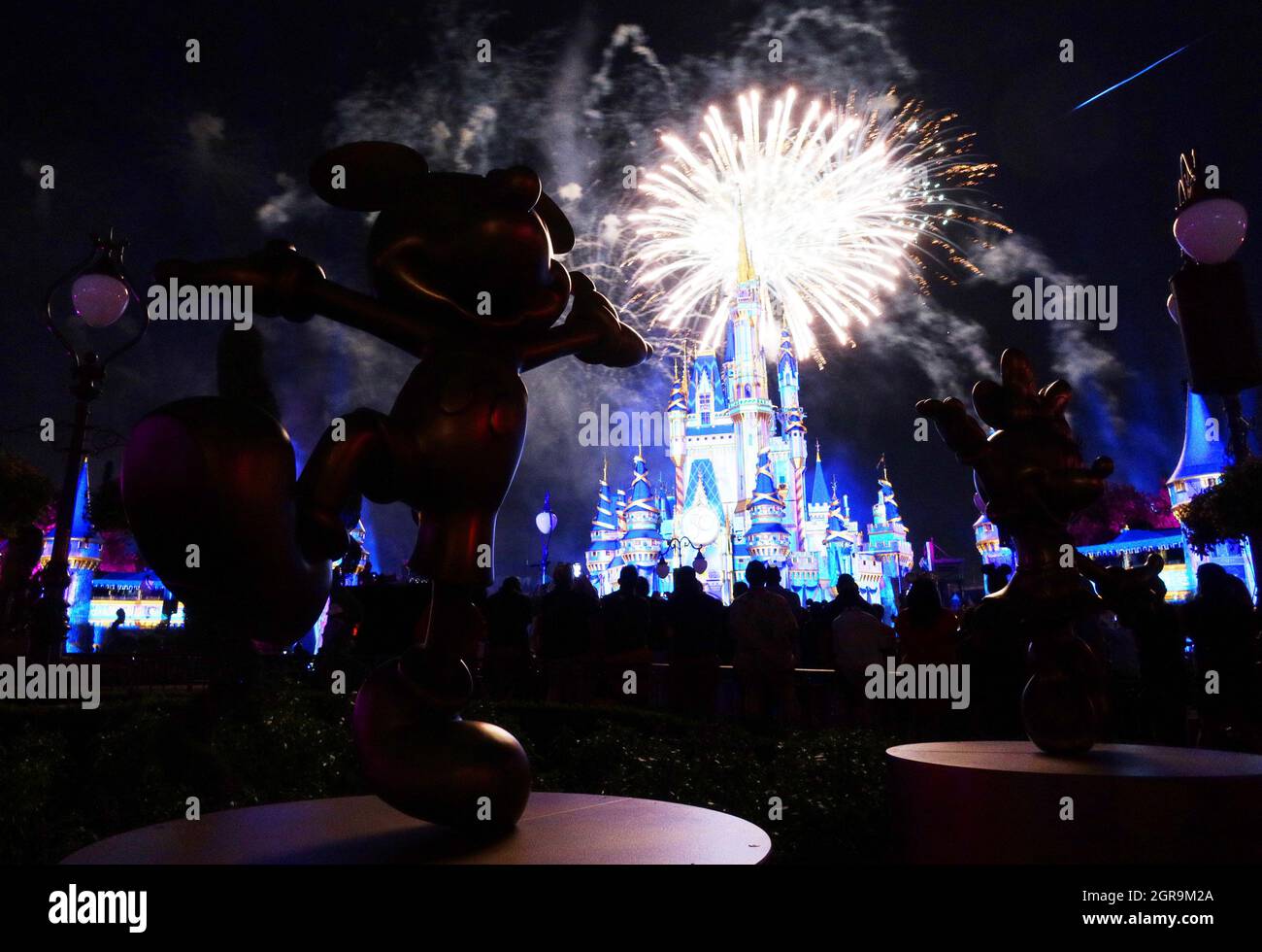 Minnie mouse character walt disney hi-res stock photography and images ...