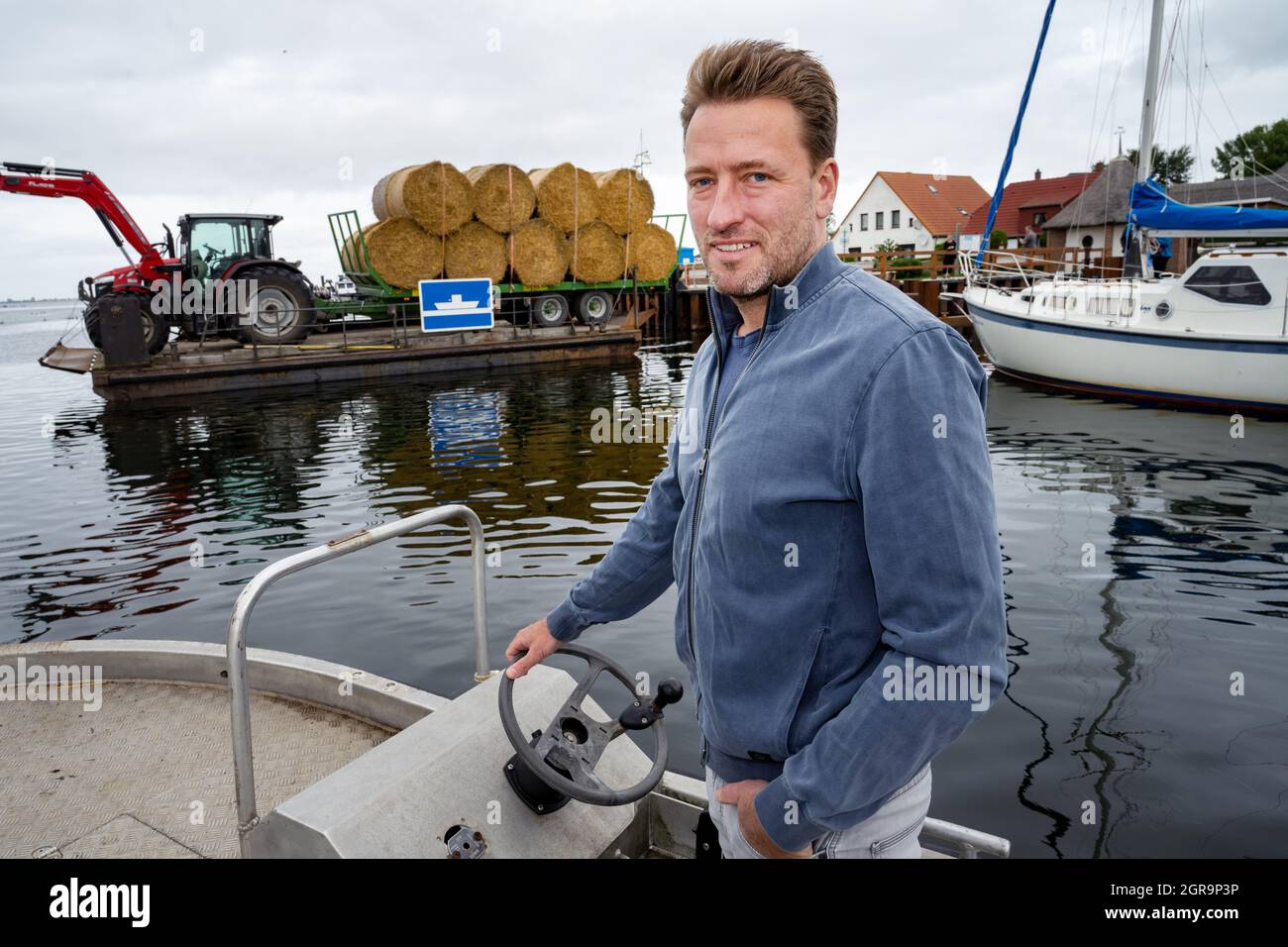 Schaprode, Germany. 29th Sep, 2021. Mathias Schilling, goes by boat to ...
