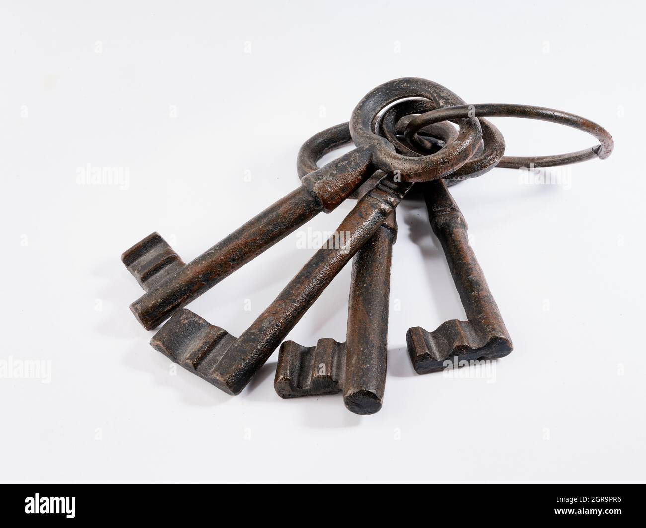 four rusty old keys isolated white background Stock Photo - Alamy