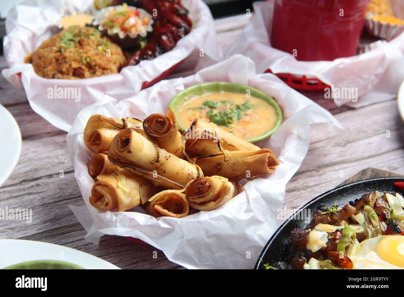Lumpiang shanghai hi-res stock photography and images - Alamy