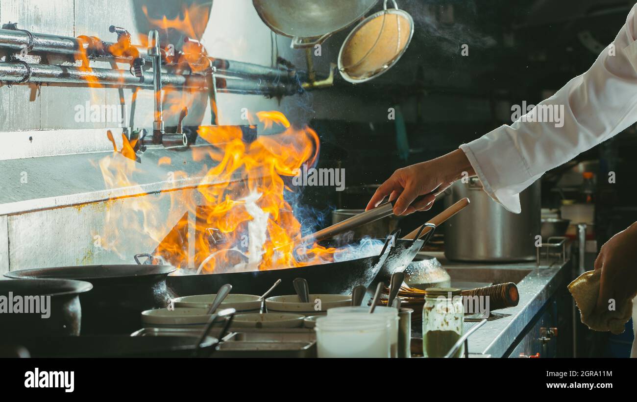 Busy day commercial kitchen hi-res stock photography and images - Alamy