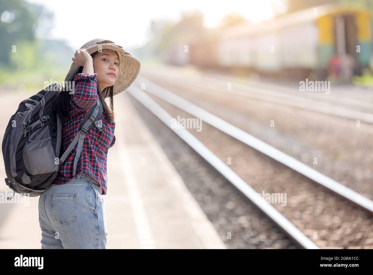 Backpacker back view city travel hi-res stock photography and images ...