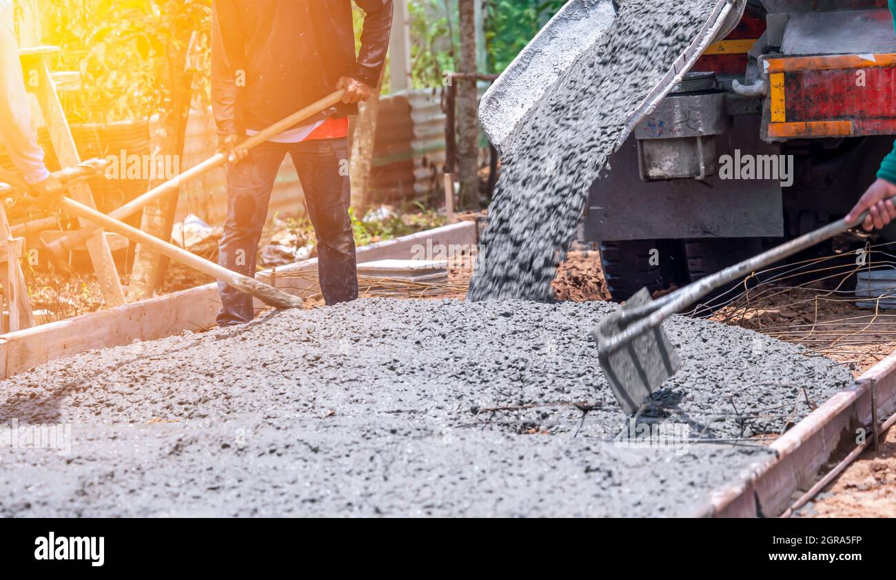 Asphalt pouring hi-res stock photography and images - Alamy