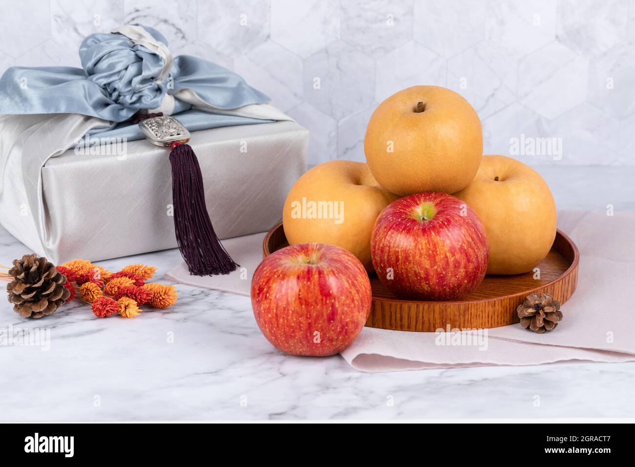 premium apple and pear, typical holiday gift in Korea Stock Photo - Alamy