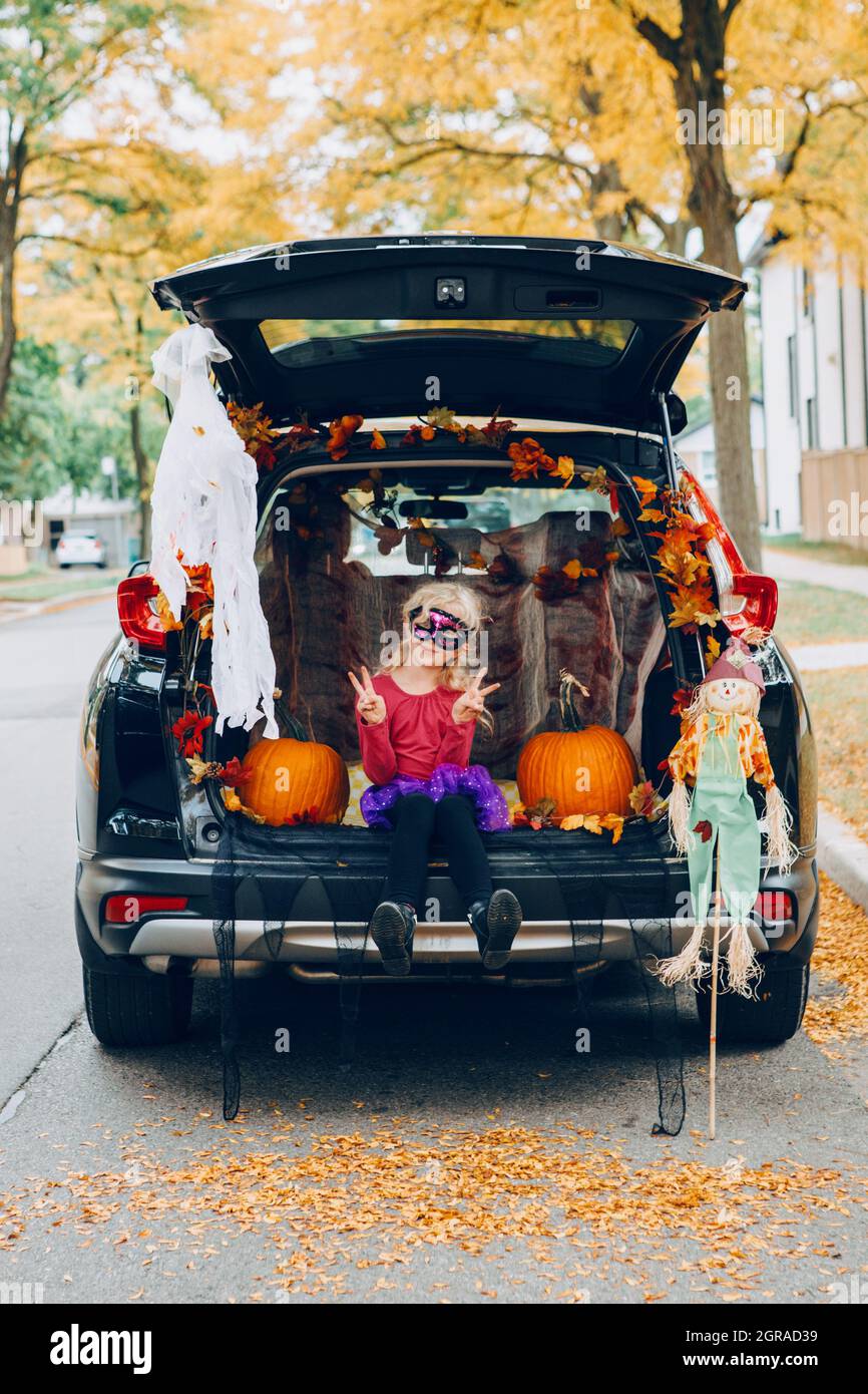 Car trick hi-res stock photography and images - Alamy