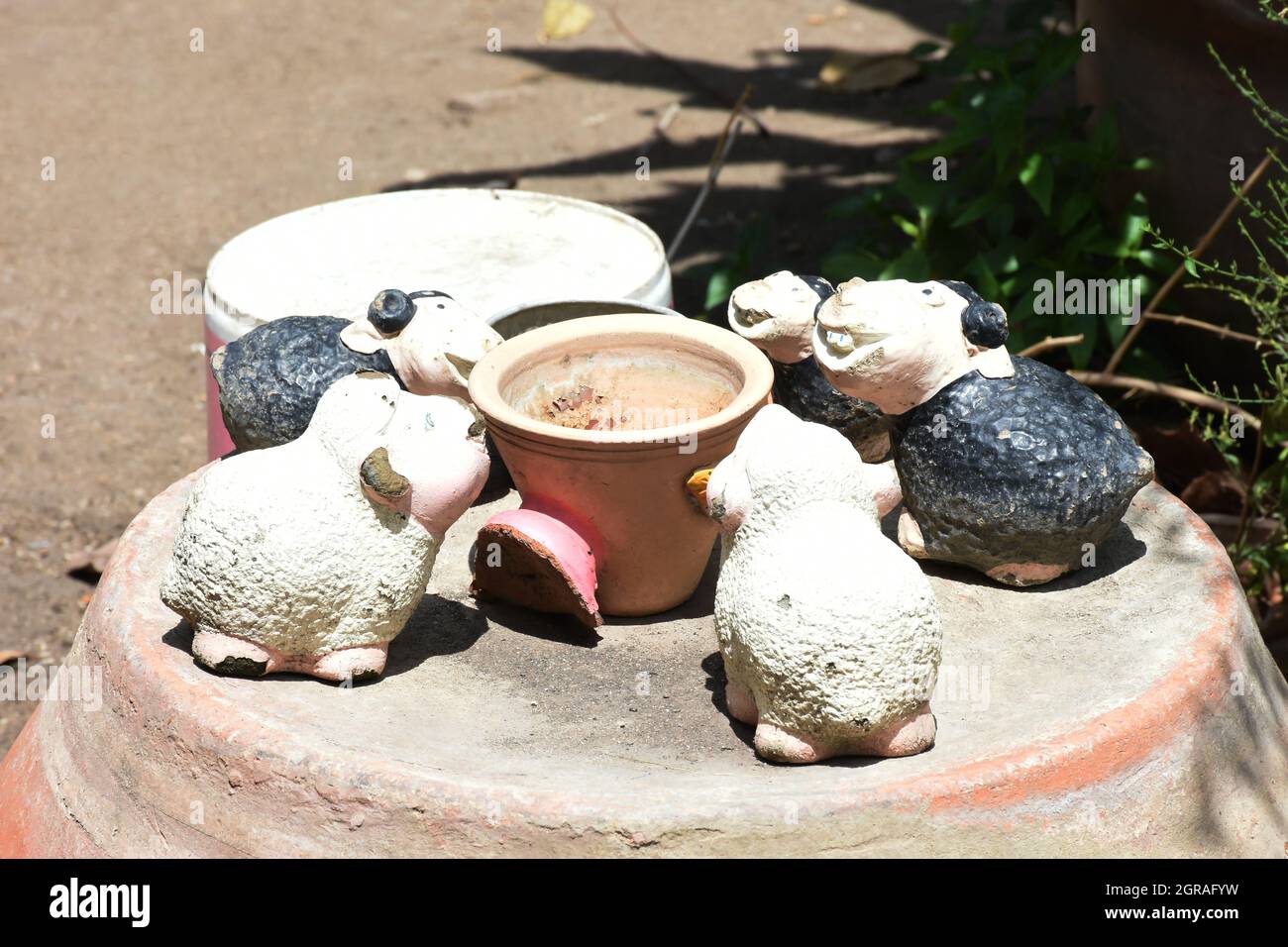 Pottery animal hi-res stock photography and images - Alamy