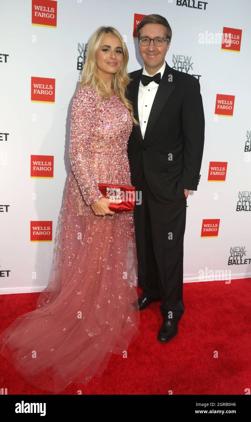 September 30, 2021, New York, New York, USA: LILI BUFFETT and HOWARD ...