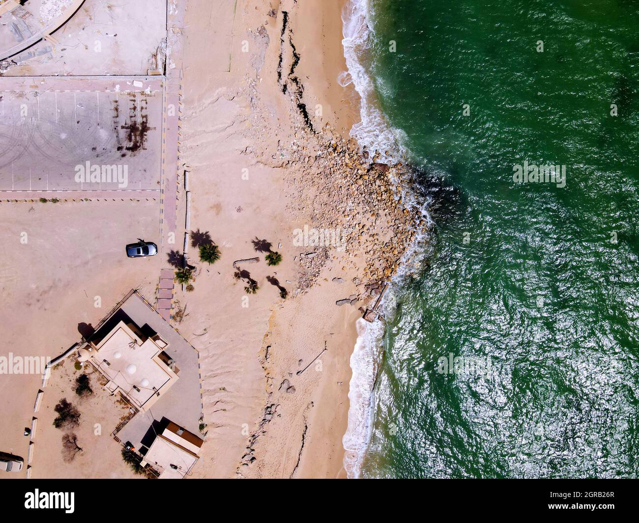 Kuwait coastline hi-res stock photography and images - Alamy