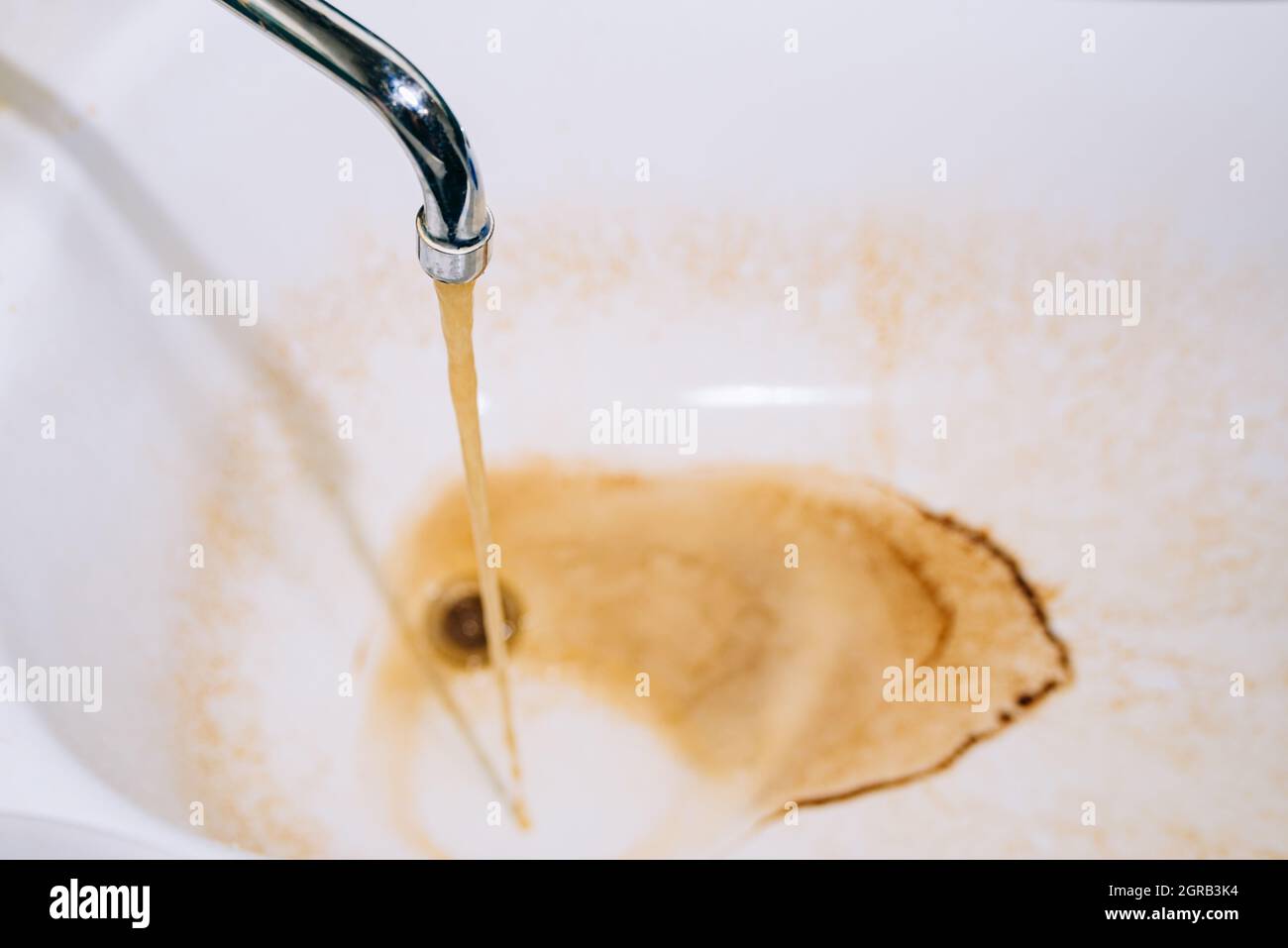 Rusty water flows from the tap into the bathtub Stock Photo - Alamy