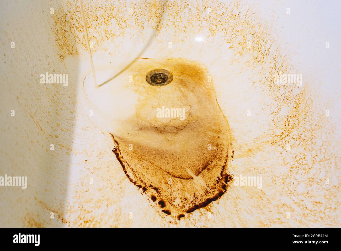 Rusty water flows from the tap into the bathtub Stock Photo - Alamy